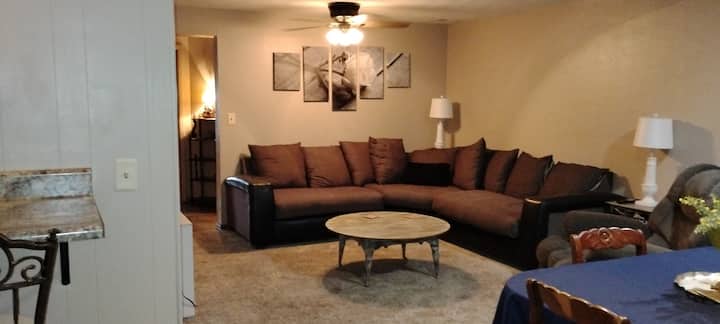 Barrick Country Inn ~2 Bedroom~ - Mackinaw, IL