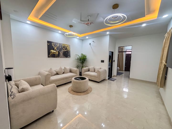 Luxury 3bhk | Lift | Balcony | Central Jaipur - Jaipur