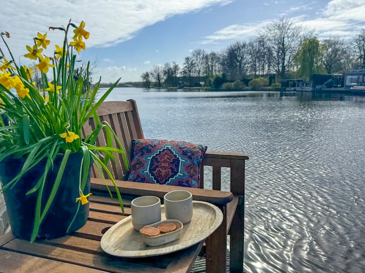 House By Canal | Keukenhof + Private Jetty - Hoofddorp