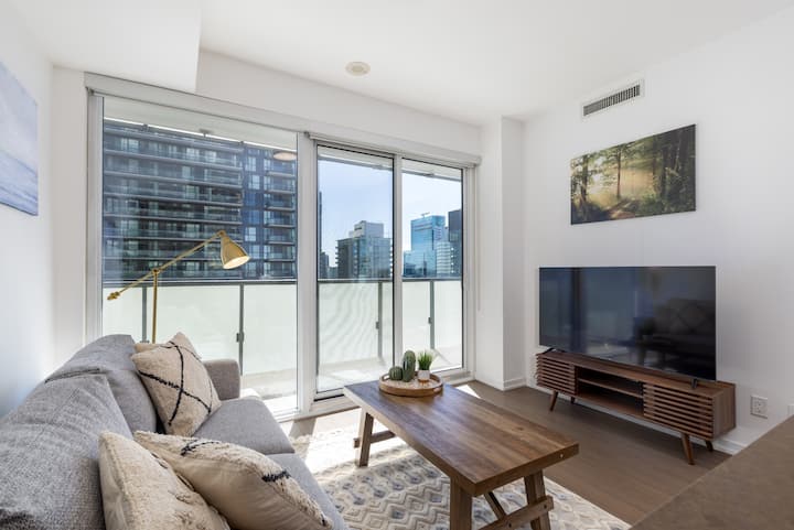 Walk Everywhere! Best Downtown Location - Toronto