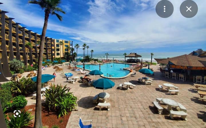 Hawaiian Style At The Hawaiian Inn Daytona Beach - Daytona Beach, FL