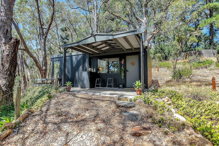 Kw Treehouse | Animals, Farm Escape, Walking Trail - Blackwood