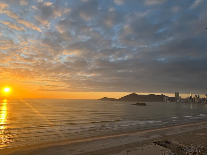 350m² Frente Mar | 5 Dorm | 4 Suítes | 10pessoas - Balneário Camboriú