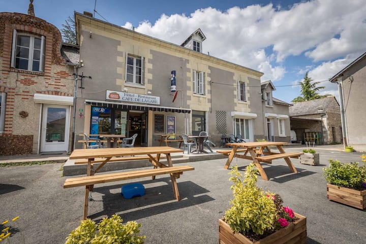 Hébergement Pour 8 Personnes Dans Un Village Calme - Chinon