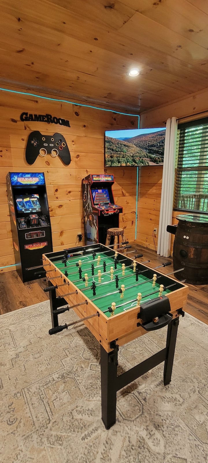 Secluded 2-king Cabin W/ Epic Game Room & Hot Tub - Pigeon Forge, TN
