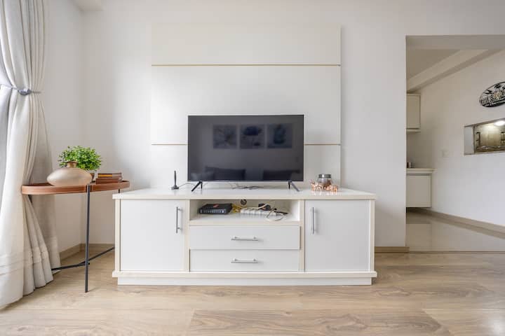 Apartamento 2 Quartos, 1 Vaga, Churrasqueira - Curitiba