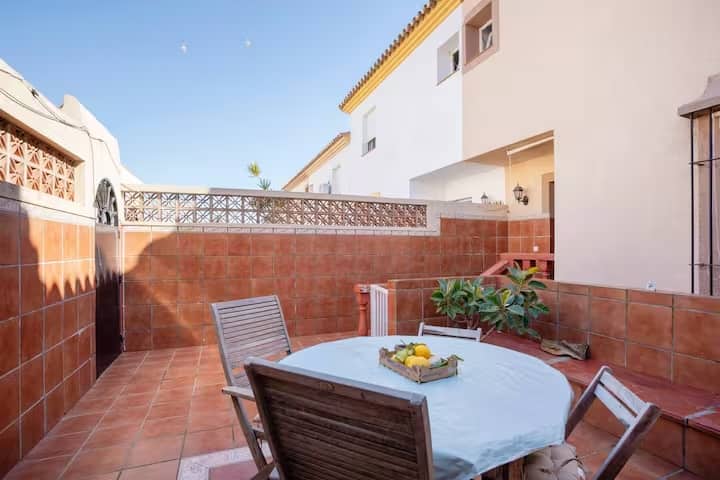 Casa Amplia Y Luminosa Con Patio, Para 6 Huéspedes - Algeciras
