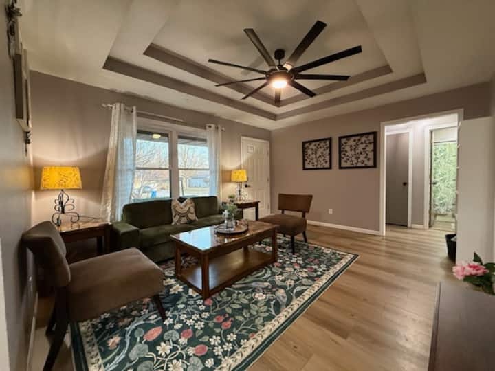 Charming Home Away From Home, Near Everything! - Springfield