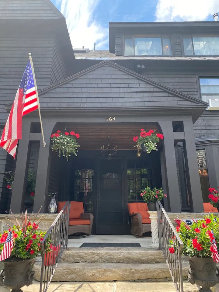 Beautiful Victorian Apartment On Bartlett Ave - Pittsfield, MA