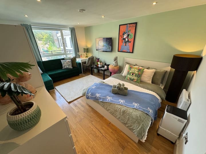 Central London | Studio Style Bedroom - London