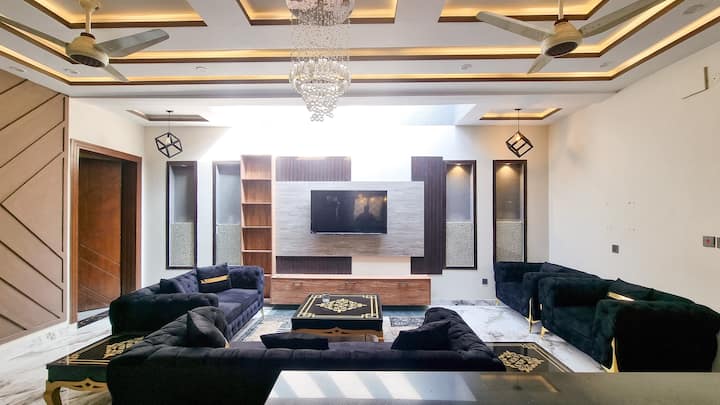 Entire Banglow Bahria Town Ph 8 - 5 Bedrooms - Pakistan