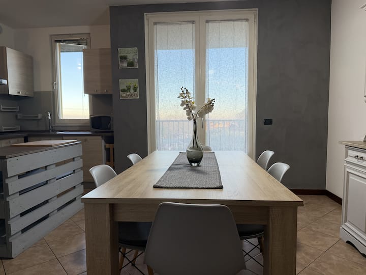 Charming 3-bedroom Stay Near Lakes & Milan - Saronno