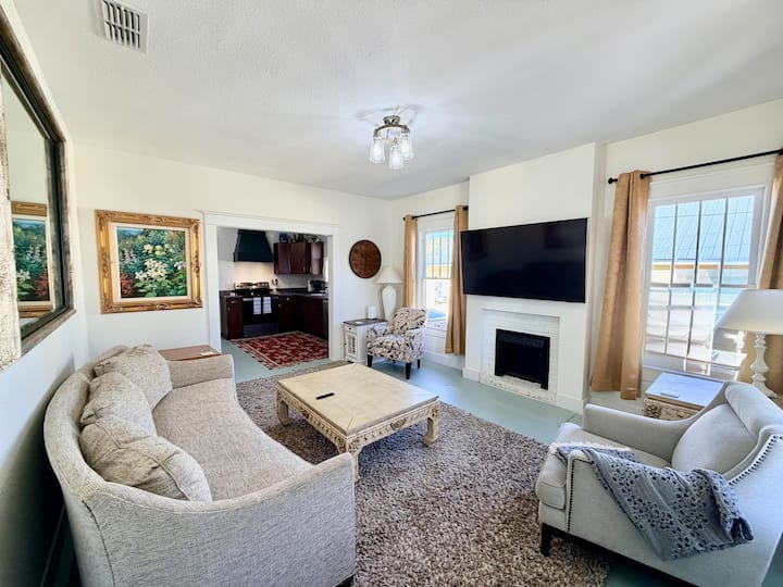 Charming In-town Bungalow - Florida Caverns State Park, Marianna