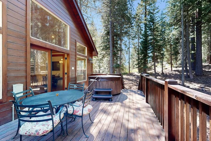 Quiet 3br Mountainview Dog Friendly | Pool - Truckee, CA