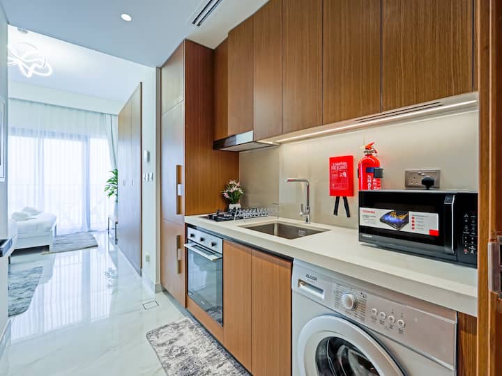 Elegant Modern Studio | Peaceful Studio City - Dubai