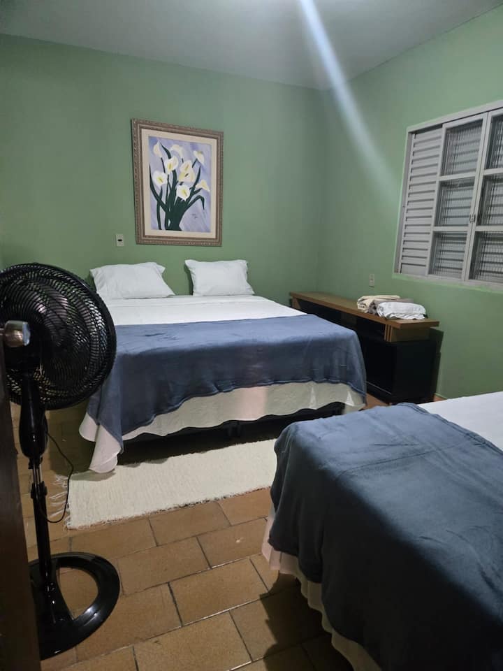 Linda Casa Ampla, Conforto, Centro E Próx Br 060 - Jataí