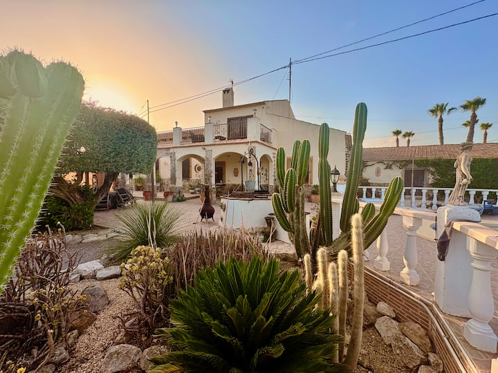 Private 4br Spacious Spanish Farmhouse & Pool - Cox