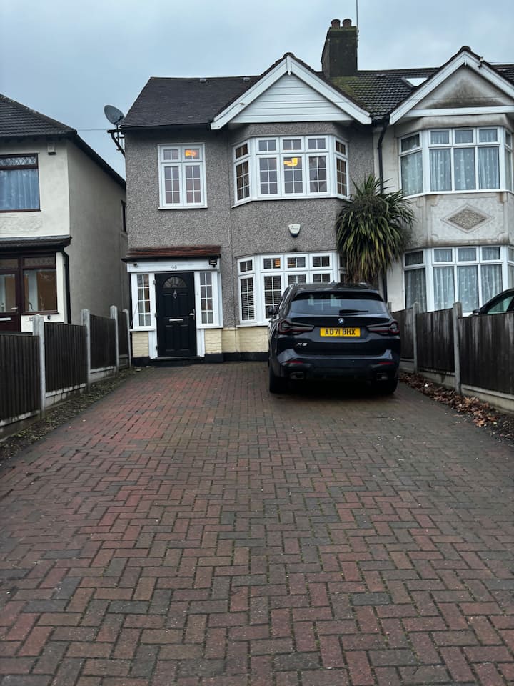 Home From Home In Hornchurch - A Great London Base - Romford