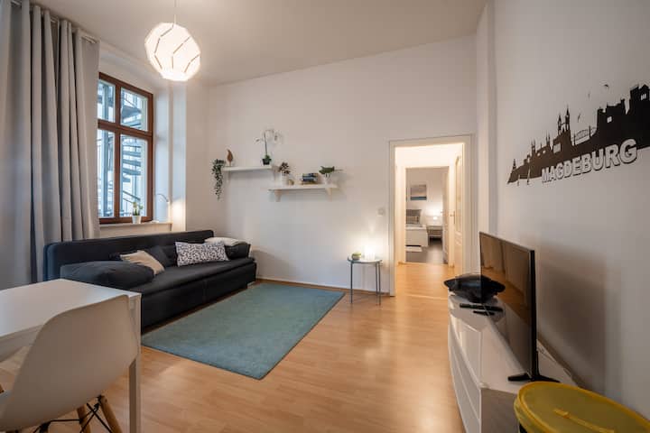 Zentrale Altstadtwohnung Mit Balkon Für 2–4 Gäste - Magdeburg
