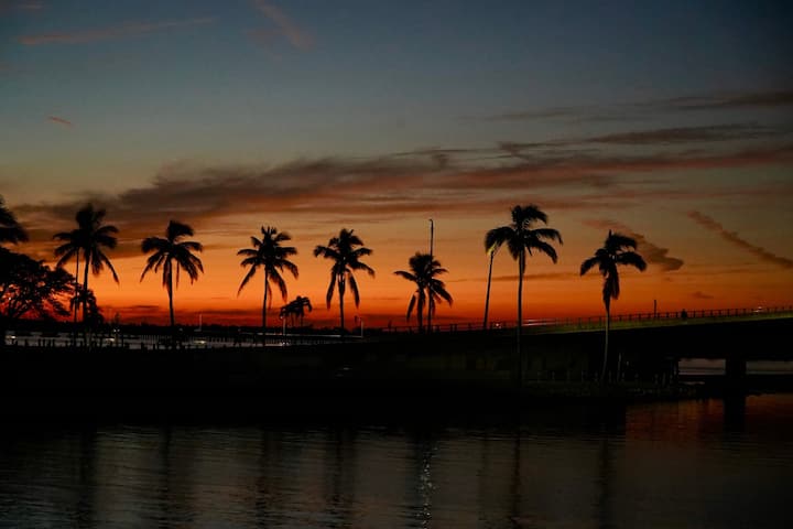 Welcome To Your Downtown Waterfront Retreat - Fort Myers, FL
