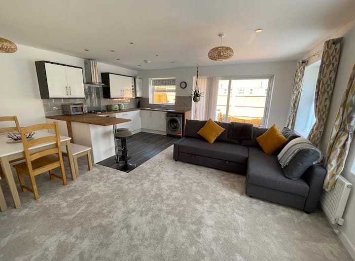 Hereford City Centre Modern Bungalow - Hereford