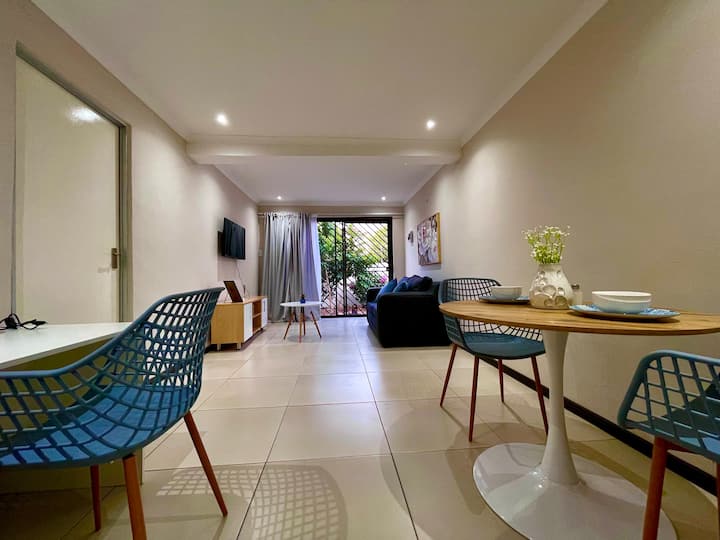 Oasis Apartment - Serene View For Work & Relaxing - Windhoek