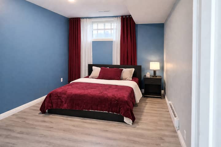 Home Basement, Friendly Family - Calgary