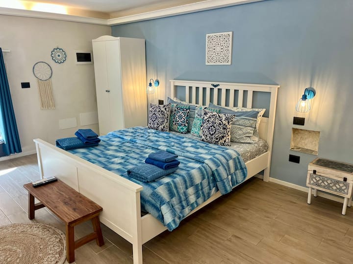 La Iolanda (Room And Bathroom) - Syracuse