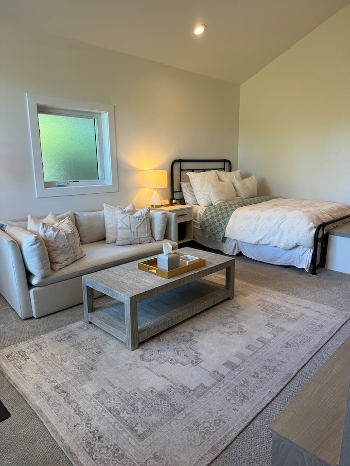 The Fairway Hideaway - Private Guest Suite - Santa Paula, CA