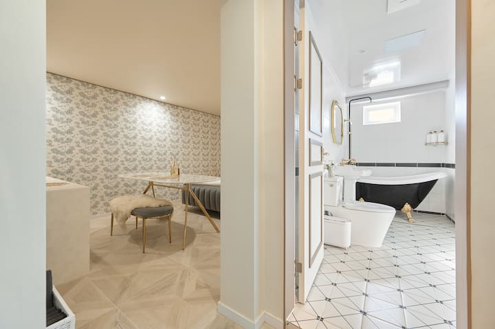 Classic Apt Paris 701｜로코코 시대 정신을 계승하는 로맨틱 파리 - Seoul