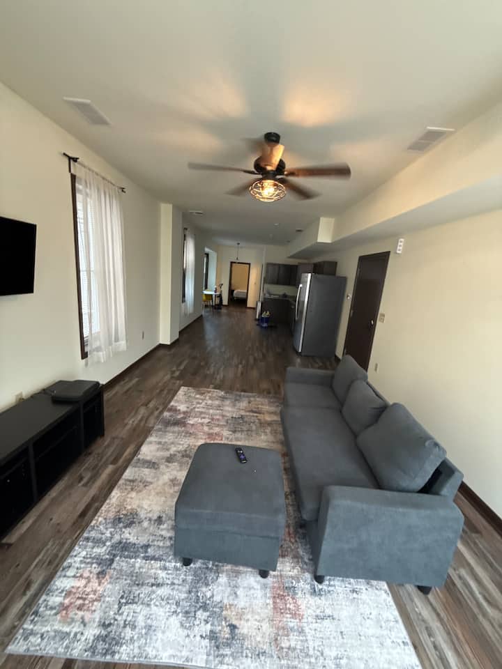 Spacious Uptown 2nd Floor Apt - Harrisburg, PA