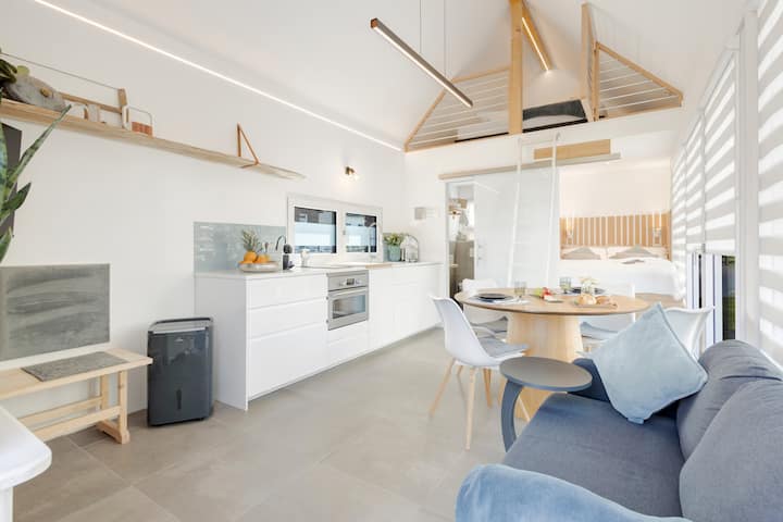 Stylish Design Tiny House With Terrace & Dog - Windischeschenbach