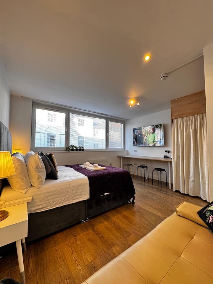 Studio With Parking & Shops At Your Door - Andover