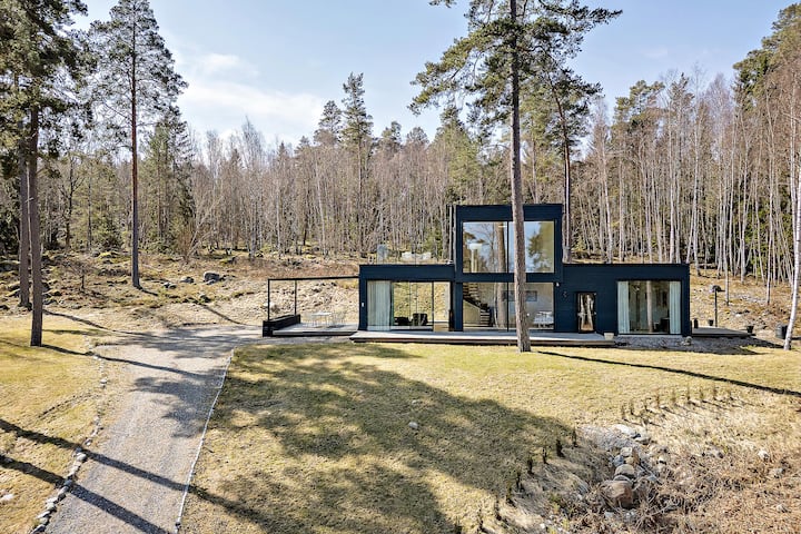 Modern Forest Retreat With Lake View | Adelsö - Bro