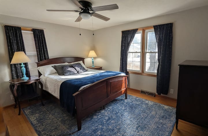 Birdhouse - 6 Mins To Stadium, Peaceful 3b/2b - Independence, MO