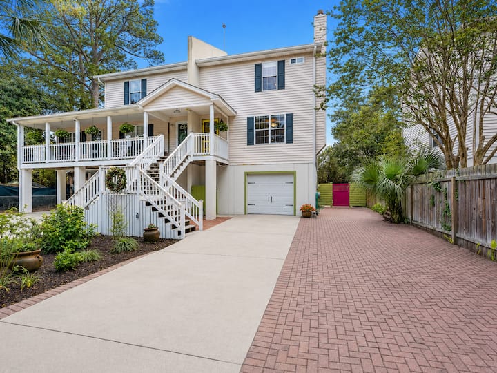 Private Courtyard + Walk To Beach | Pool Access - Tybee Island, GA