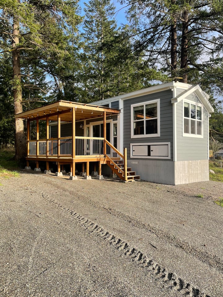Evergreen Skies Tiny House - Oak Harbor, WA
