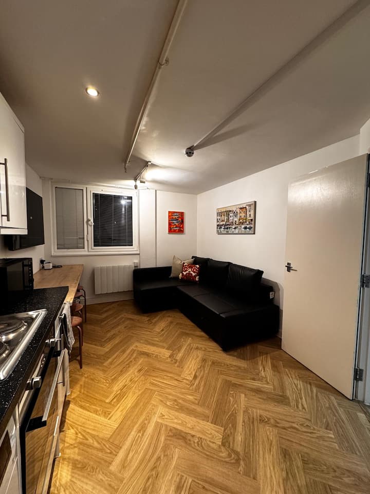 Apartment | Kitchen, Living Room, Parking, Central - Andover, KS