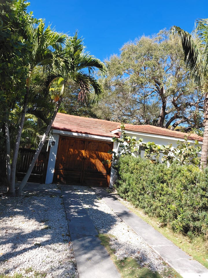 Loft Guesthouse In Coconut Grove - Coral Gables, FL