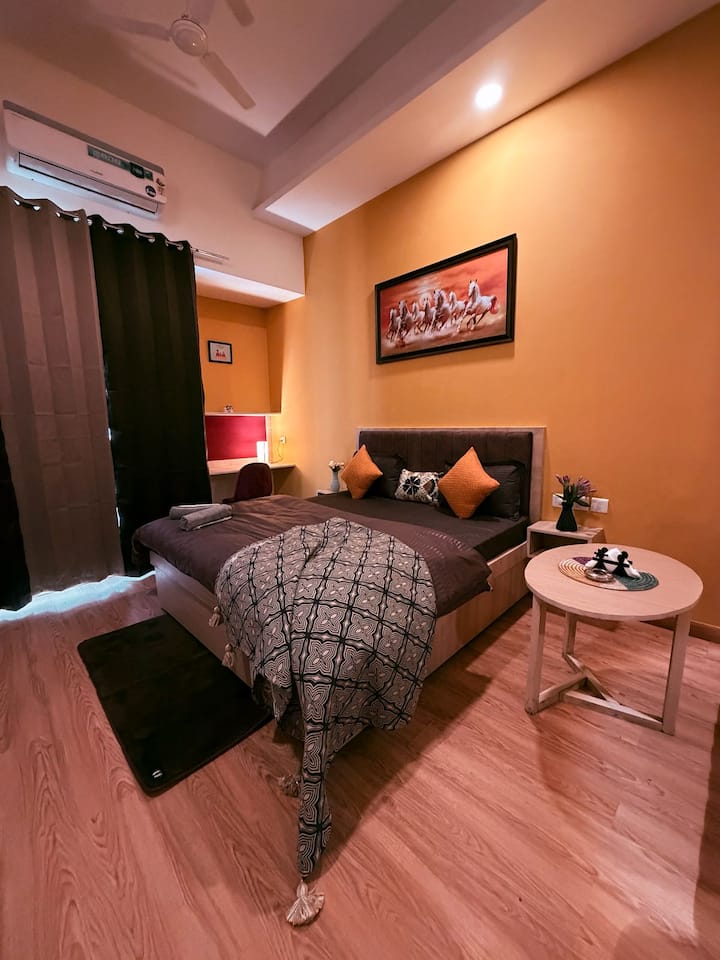 Antaram Suites- Mustard Suite 1 With Netflix - Noida