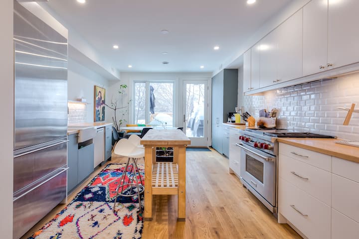 Artsy Luxury West End Home With Cn Tower Views - Toronto