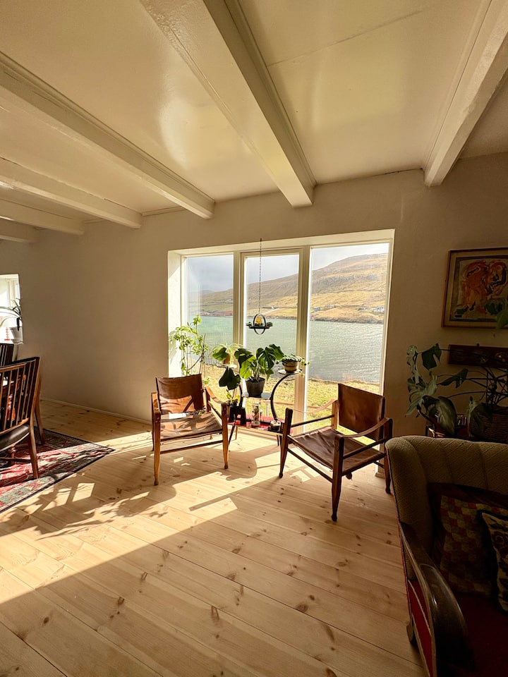 Fjord View Vintage Home In Vági – Cozy & Peaceful - Färöer