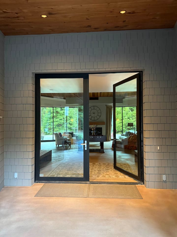 Modern Redwood Escape With Panoramic Windows - Fort Bragg, CA