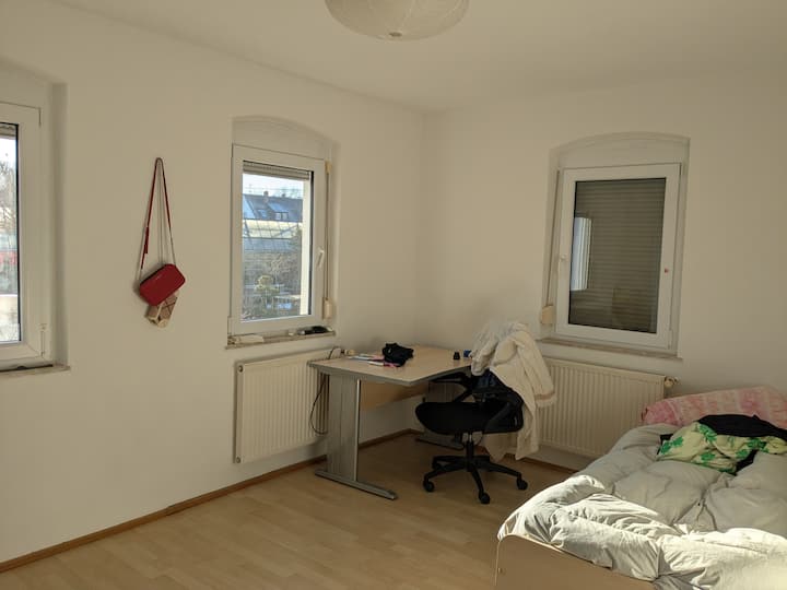 Zimmer In Stuttgart-vaihingen - Stuttgart