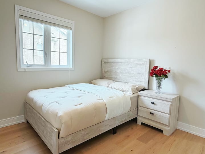 Modern Minimalist Bedroom | Peaceful Stay - Ajax