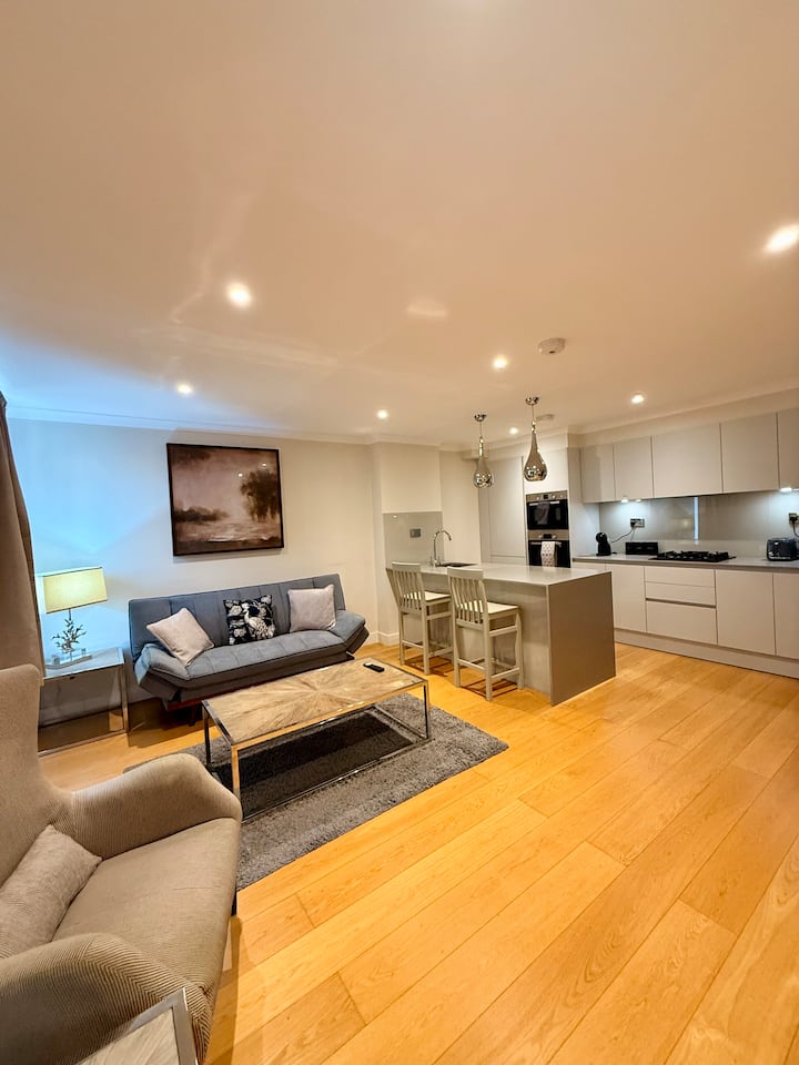 Wonderful Retreat In Lively Locale - Sleeps 4 - Hayes