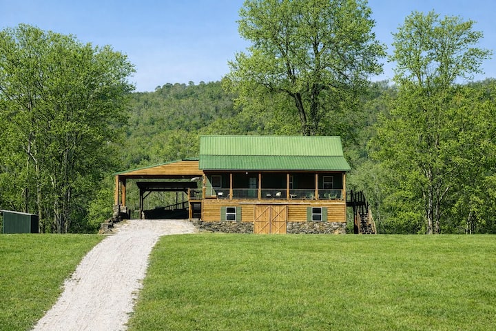 Painted Skies Retreat-a Peaceful Riverfront Cabin - United States