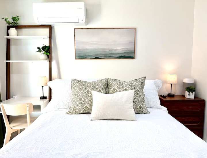 Private Guesthouse • Parking • Near Disney & La - Parkwest Bicycle Casino