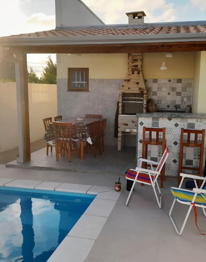 Casa Em Tramandaí/rs Com Piscina E Perto Do Mar - Tramandaí