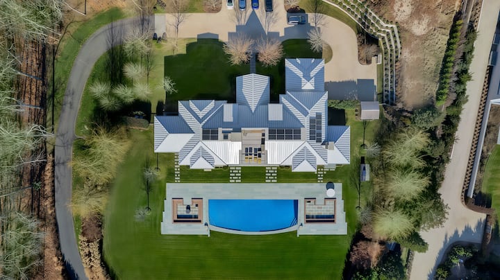 Exclusive Hamptons Villa With Pool - East Hampton